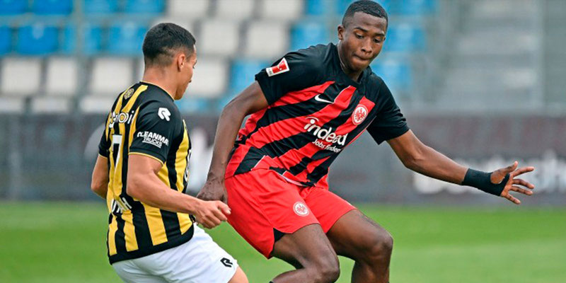 | Willian Pacho debutó con el Eintracht Frankfurt | El Canal del Fútbol